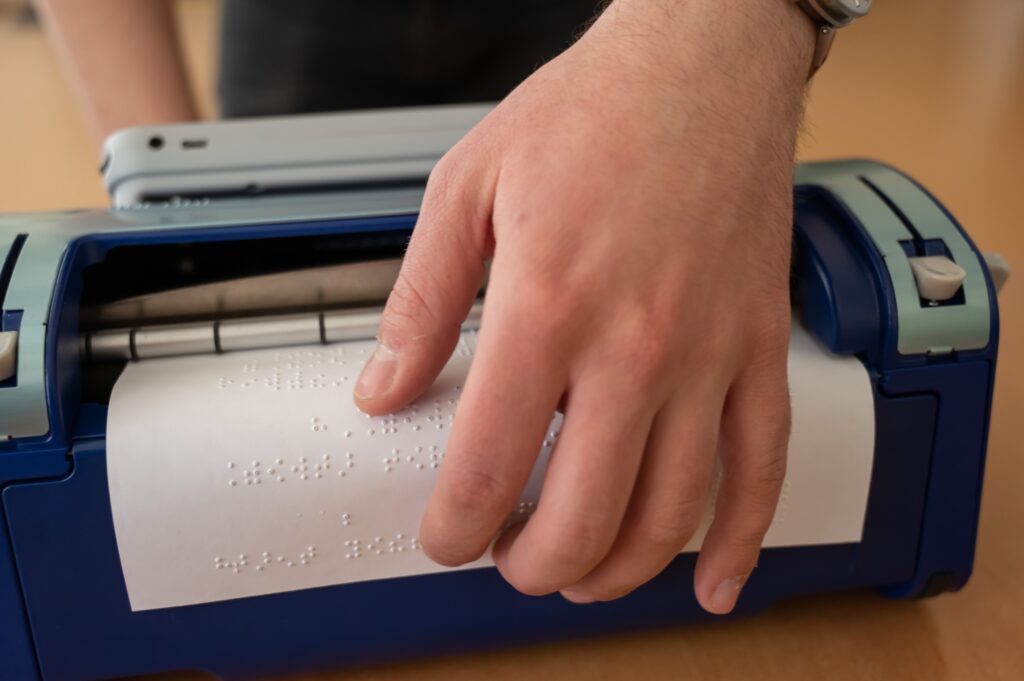 Journée mondiale du braille : quelles aides pour déficients visuels